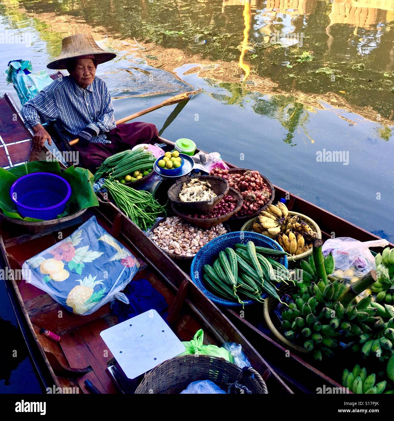 Boat vendor at Tha Kha Floating Market, Samut Songkhram, Thailand Stock ...