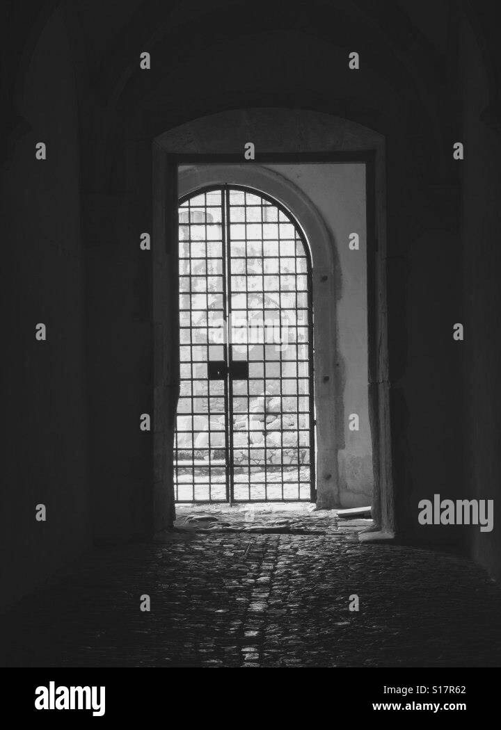 Internal castle gate hi-res stock photography and images - Alamy