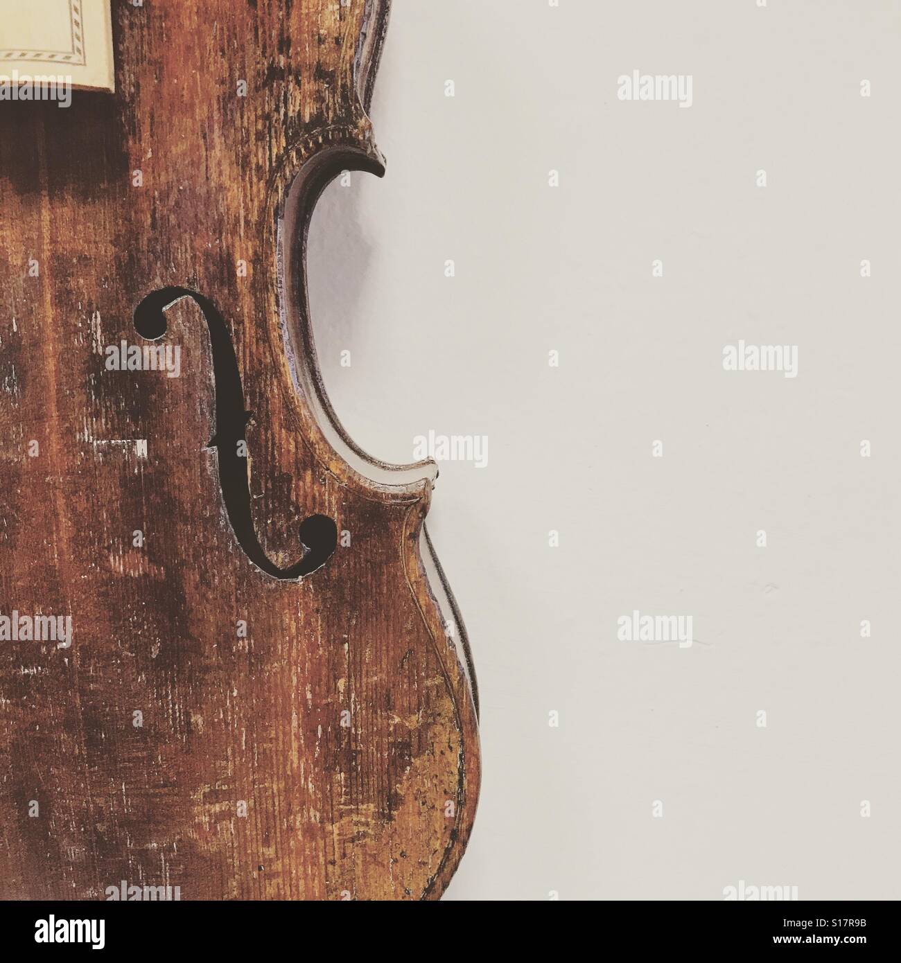 Fiddle musical instrument hi-res stock photography and images - Alamy
