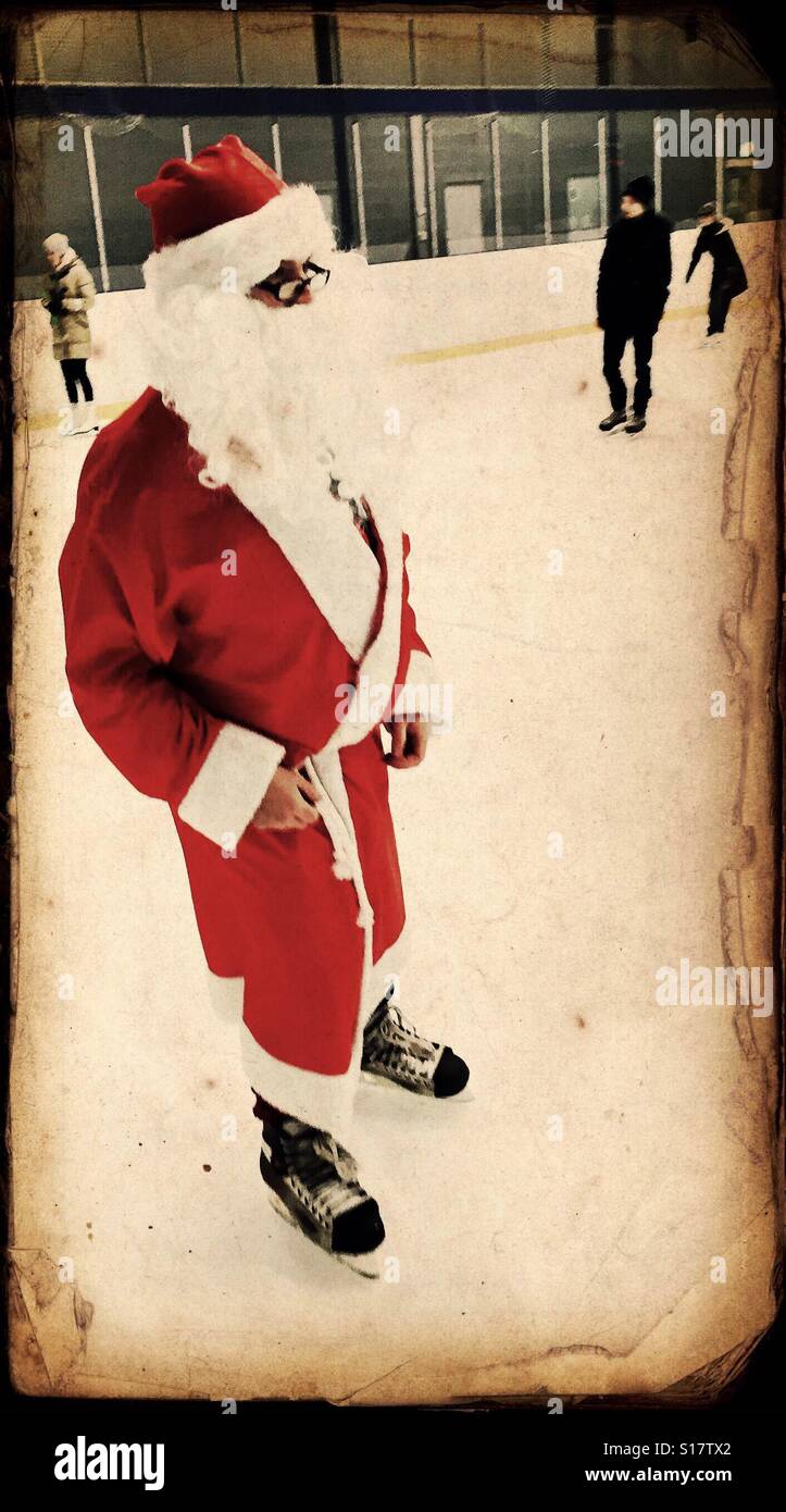 Santa claus ice skating hi-res stock photography and images - Alamy