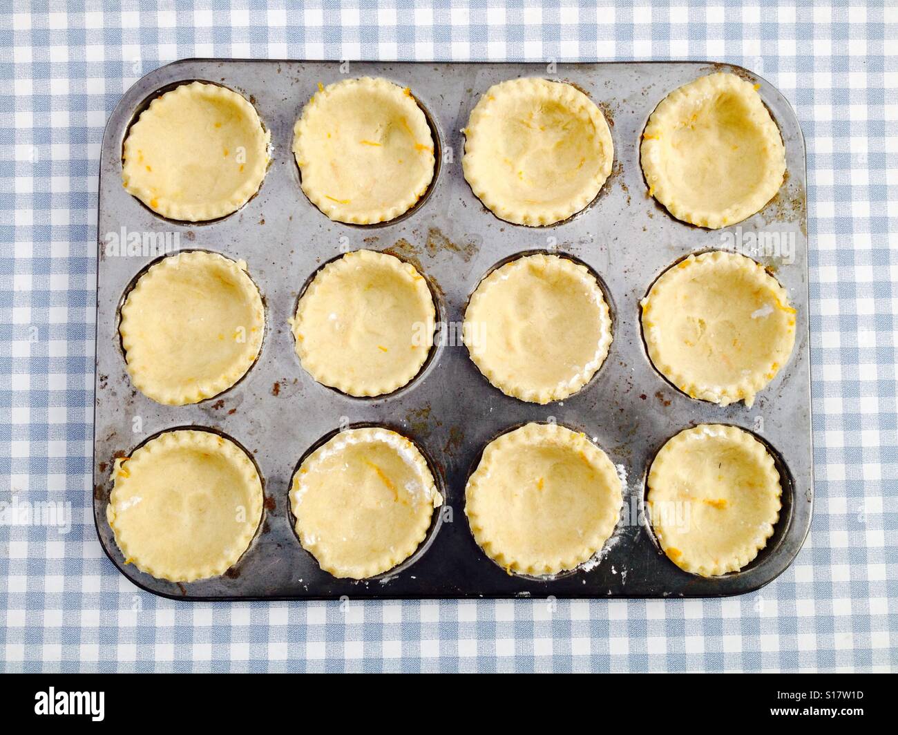 Uncooked pastry cases hi-res stock photography and images - Alamy