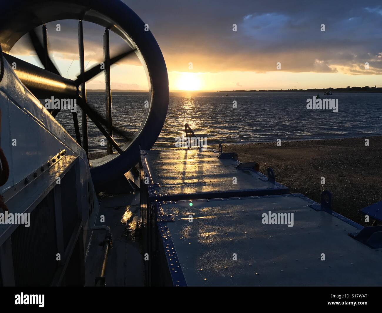 Hovercraft hi-res stock photography and images - Alamy