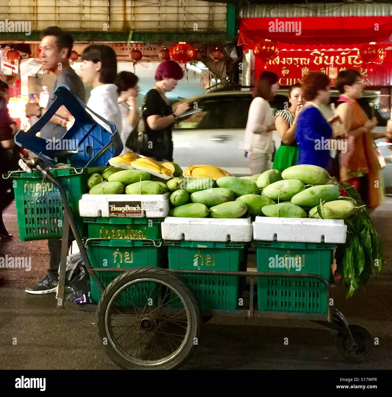 Mango cart hi-res stock photography and images - Alamy