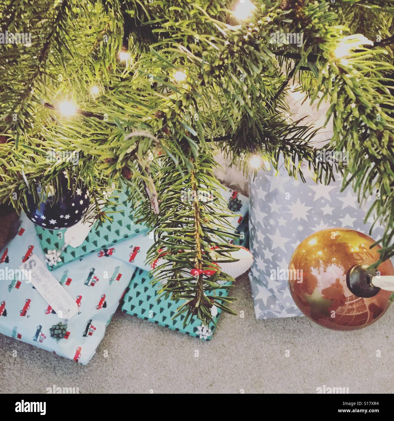 Presents under the tree hi-res stock photography and images - Alamy