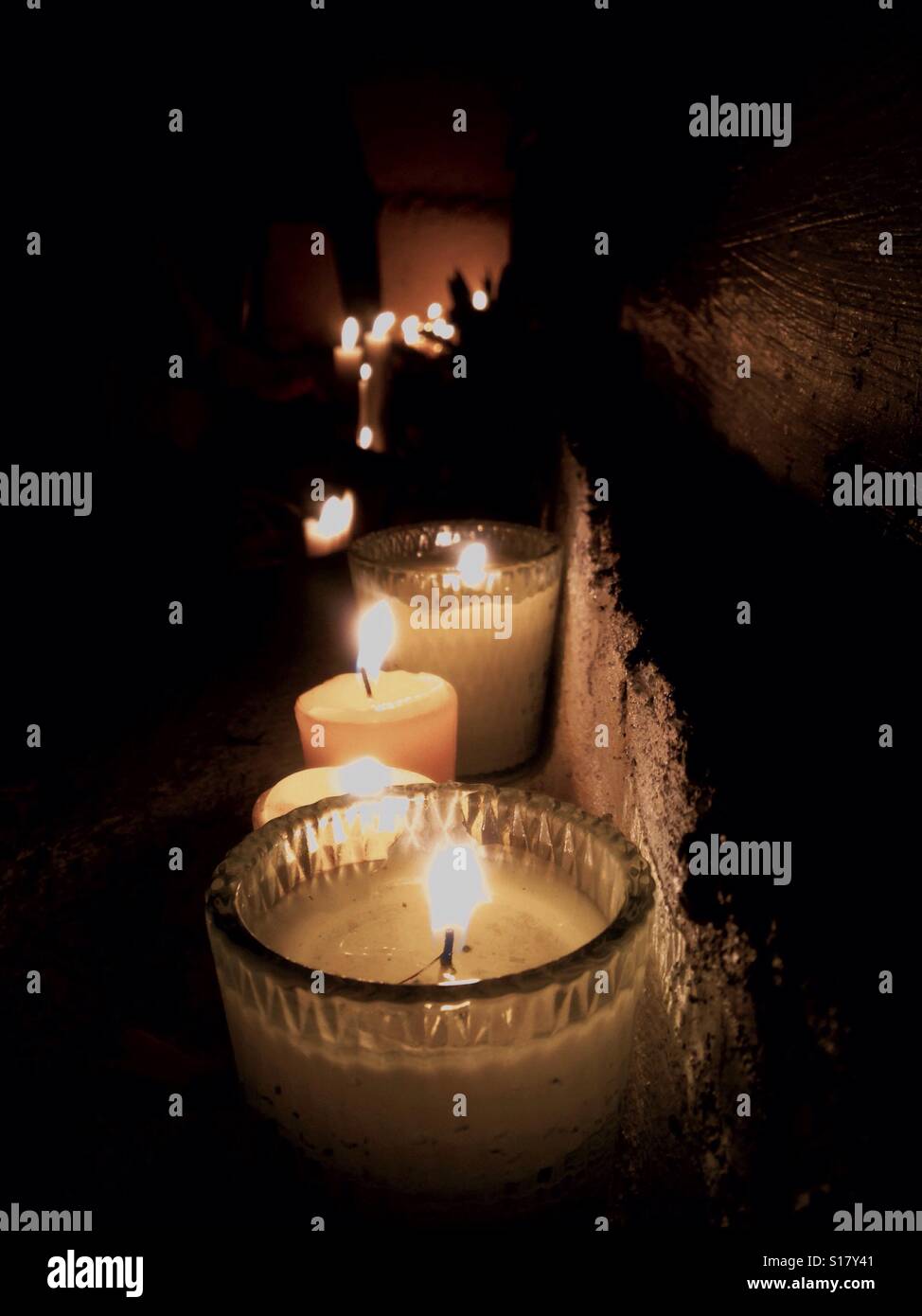 Candle cemetery hi-res stock photography and images - Alamy