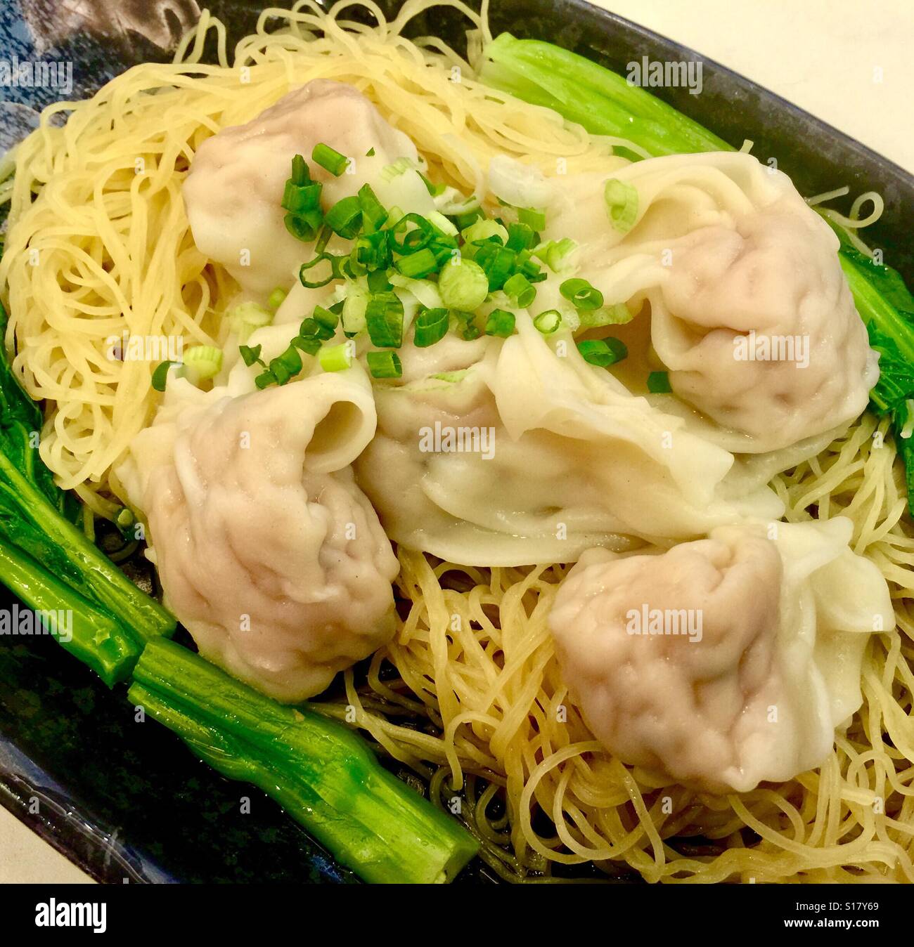 Dried wanton dumplings noodle, Singapore Stock Photo - Alamy