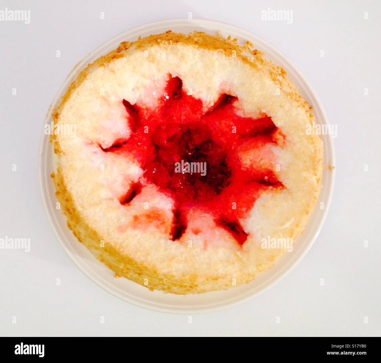 Raspberry Angel cake Stock Photo - Alamy