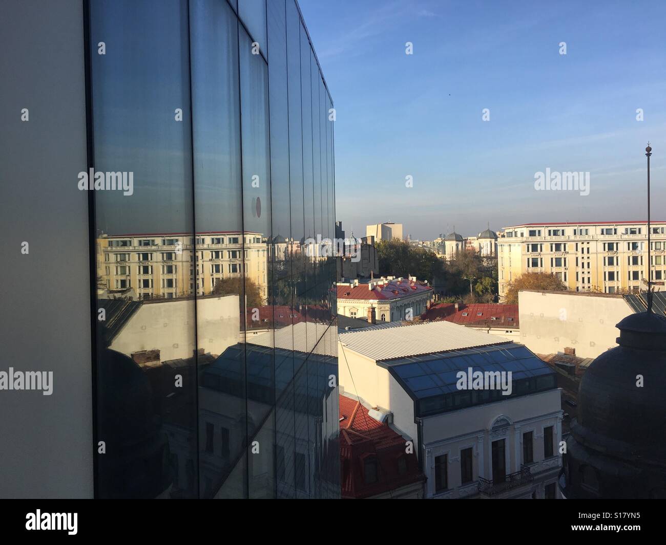 Business building hi-res stock photography and images - Alamy