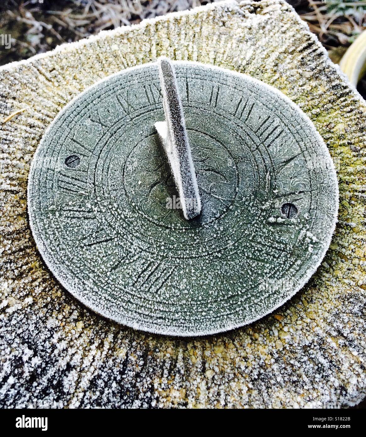 Frozen clock hi-res stock photography and images - Alamy