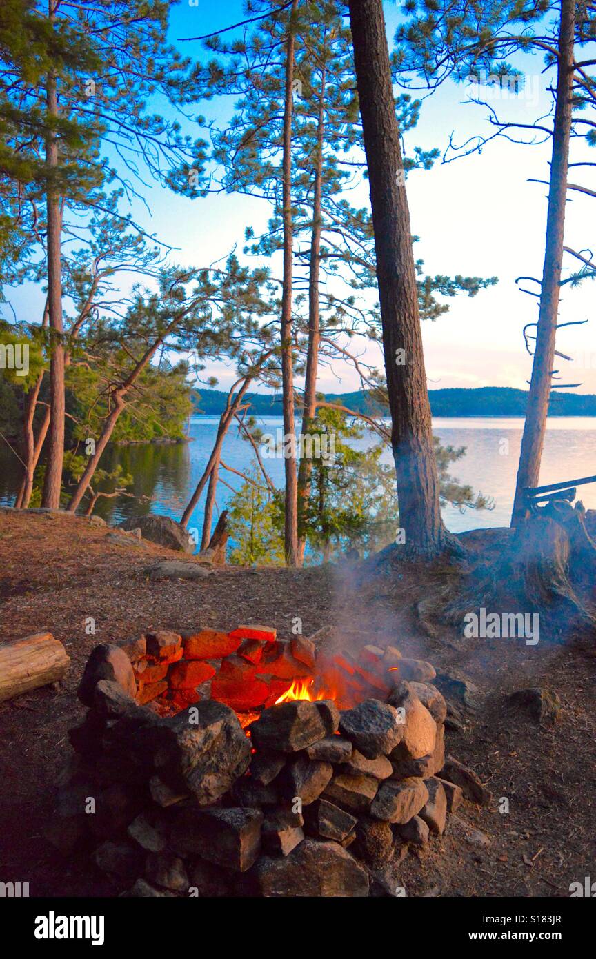 Rock fire pit hi-res stock photography and images - Alamy