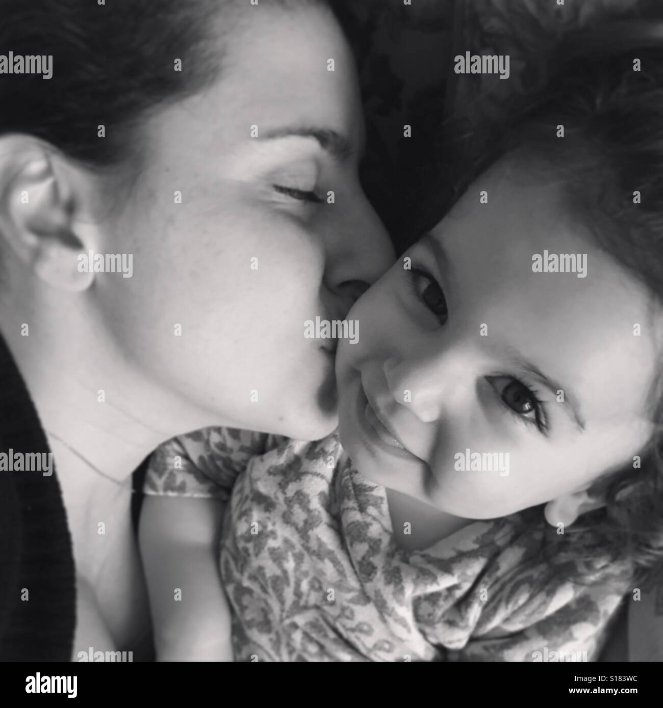 Mother kiss daughter hi-res stock photography and images - Alamy