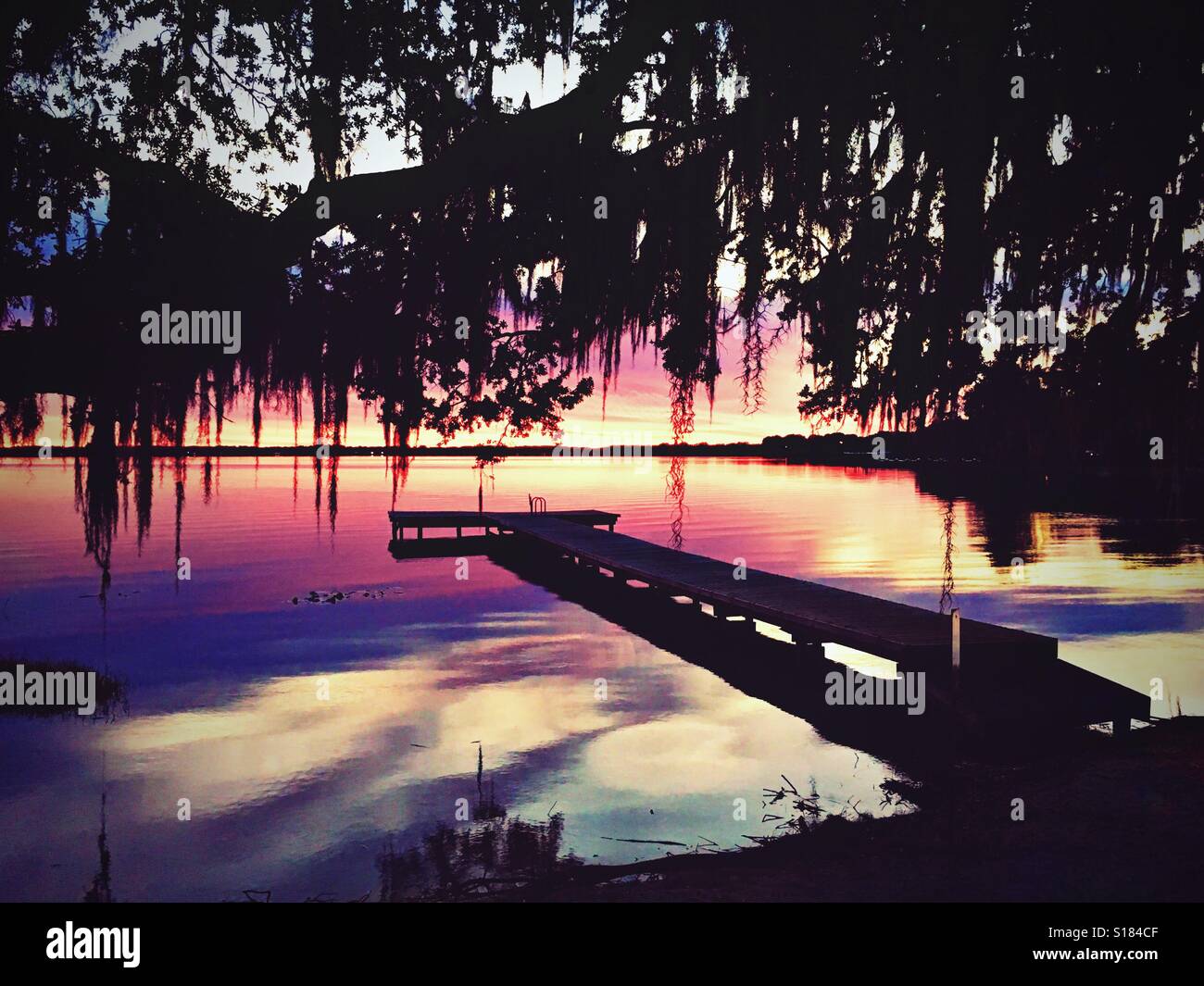 Dock over lake hi-res stock photography and images - Alamy