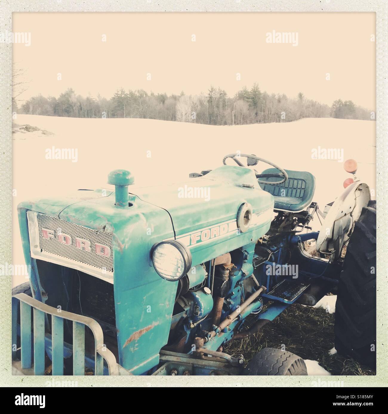 Vintage ford tractor hi-res stock photography and images - Alamy