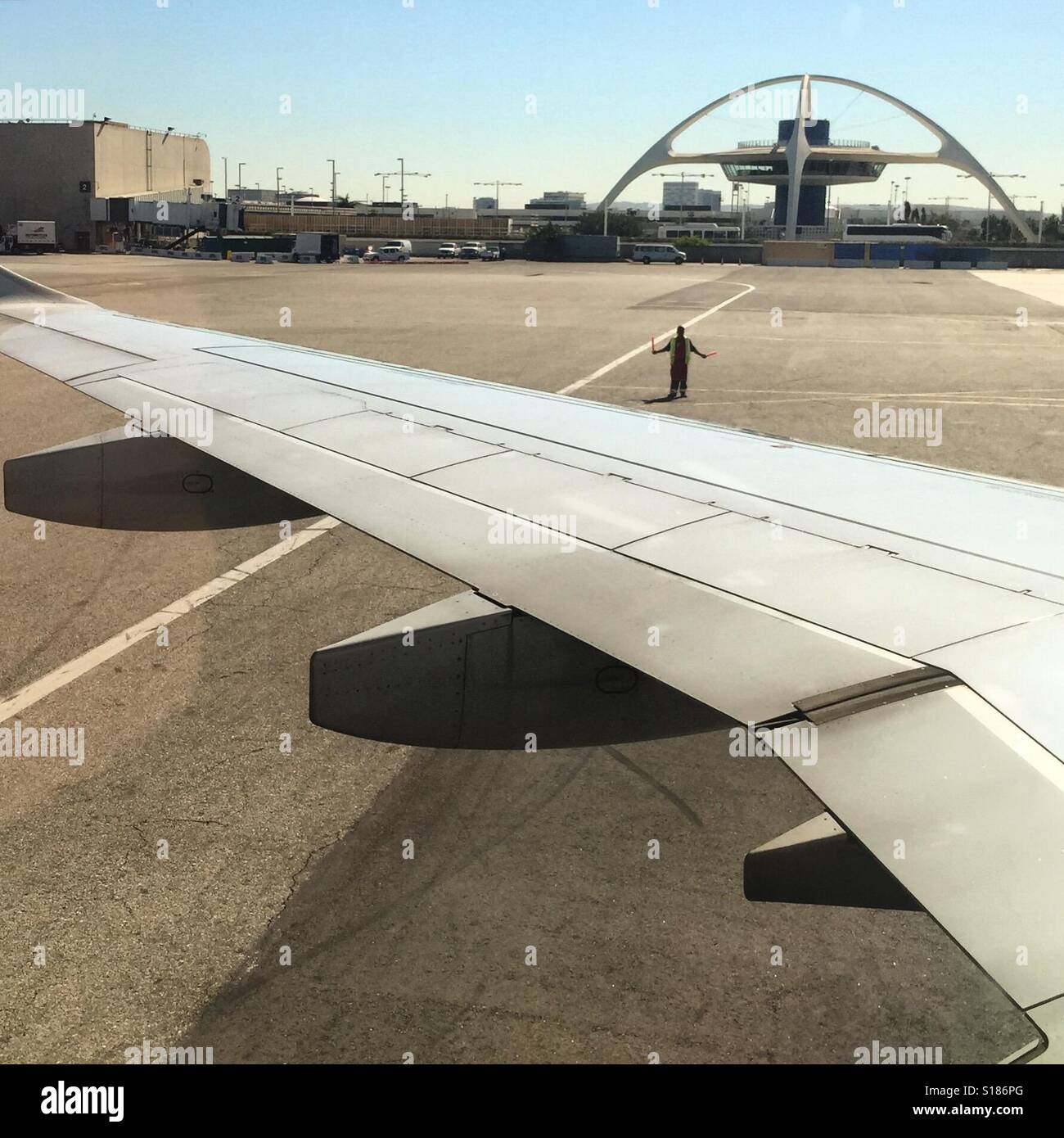 Airplane taxiway hi-res stock photography and images - Alamy
