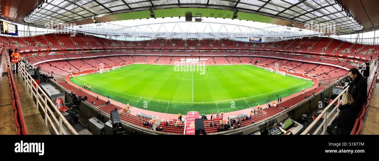 Emirates stadium pitch hi-res stock photography and images - Alamy