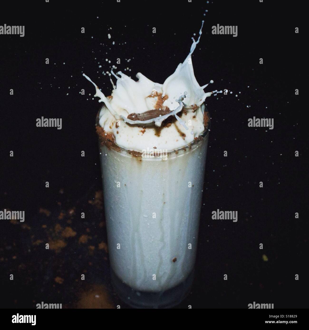 Milk explosion hi-res stock photography and images - Alamy