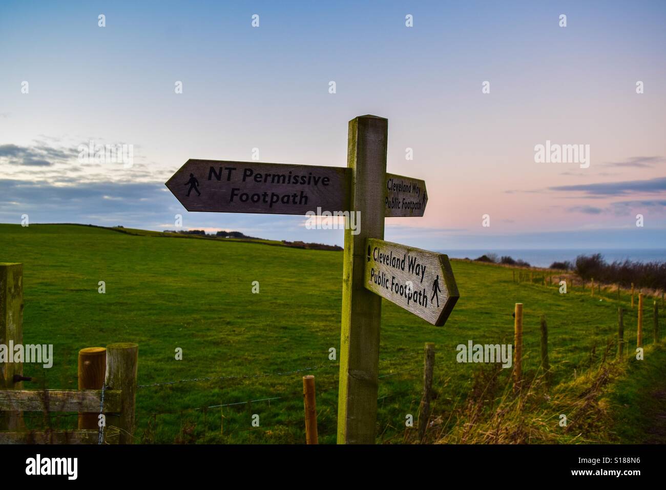 Country sign hi-res stock photography and images - Alamy