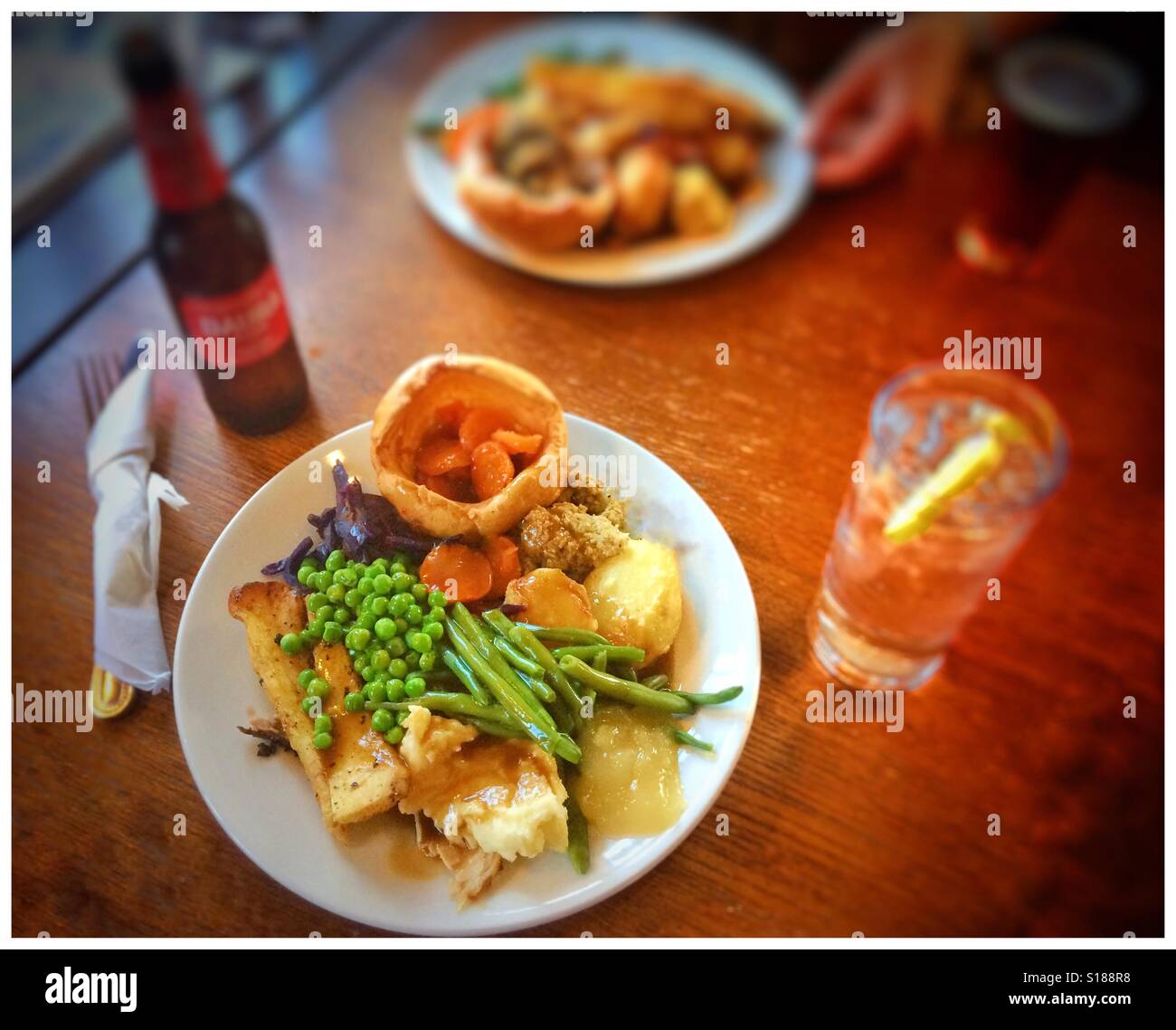 Pub dinner hi-res stock photography and images - Alamy