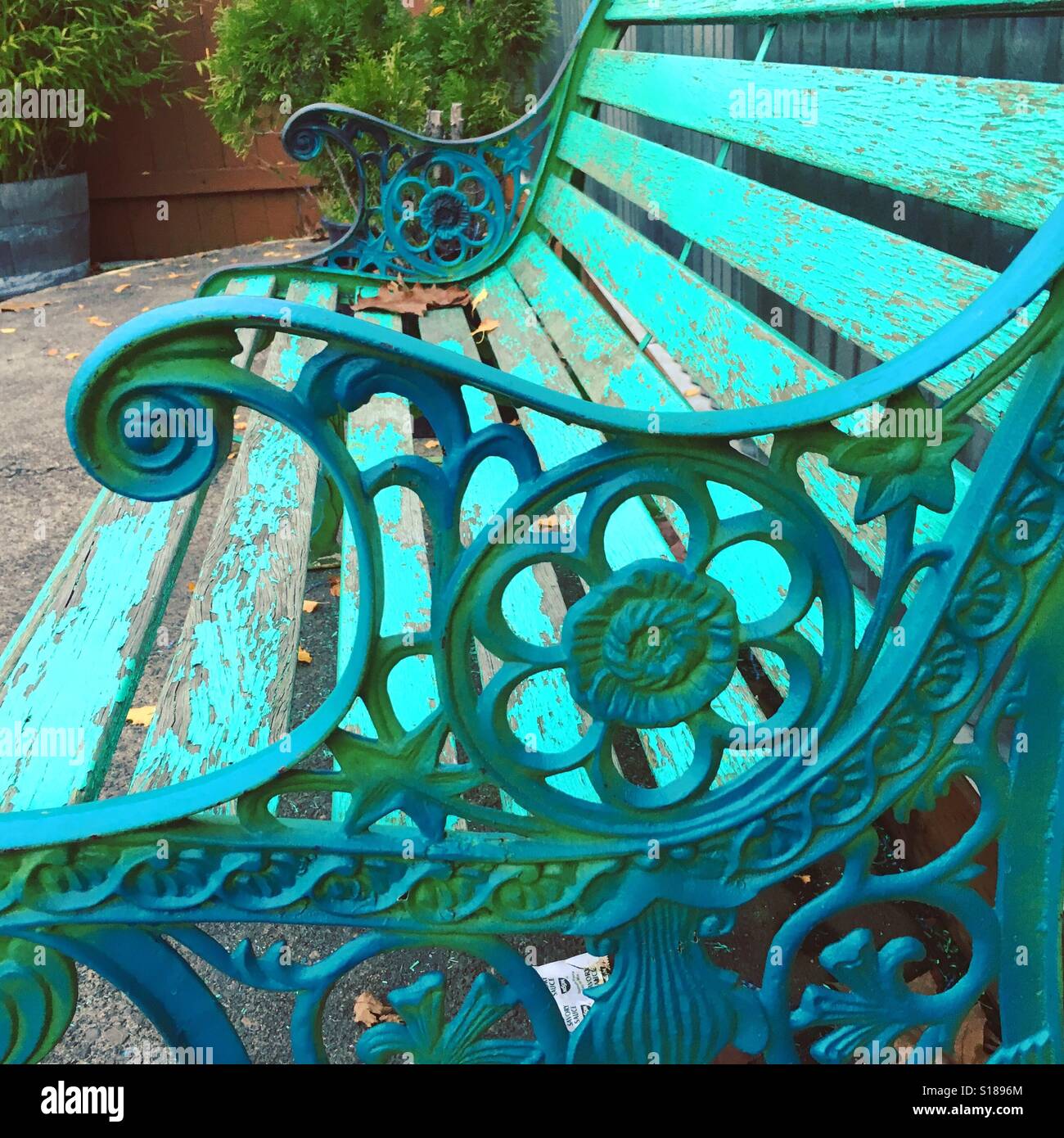 Blue painted garden bench hi-res stock photography and images - Alamy
