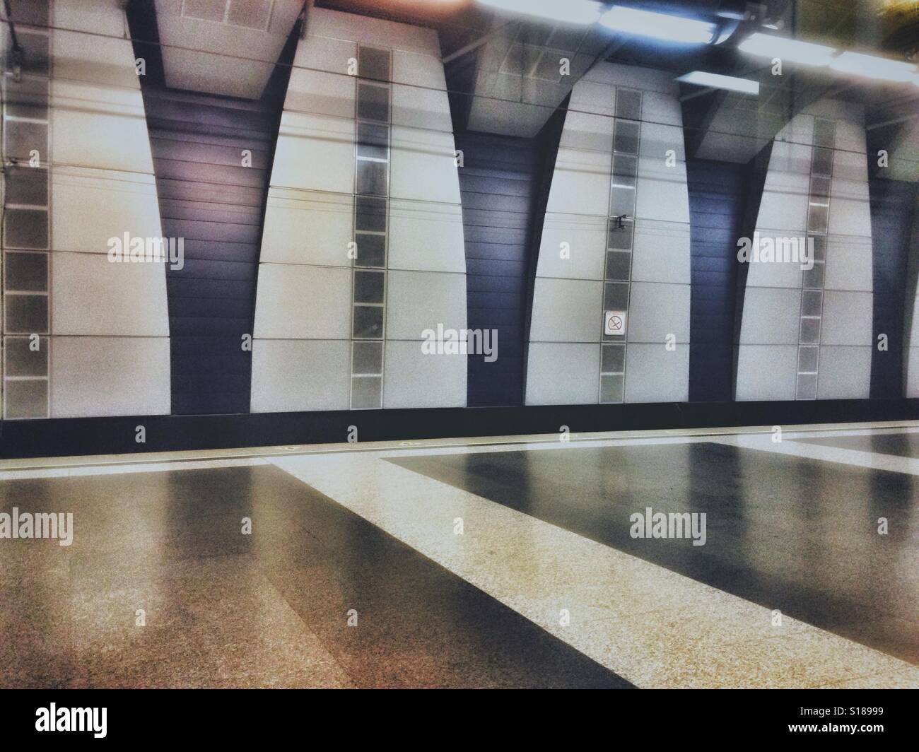 Platform lights hi-res stock photography and images - Alamy