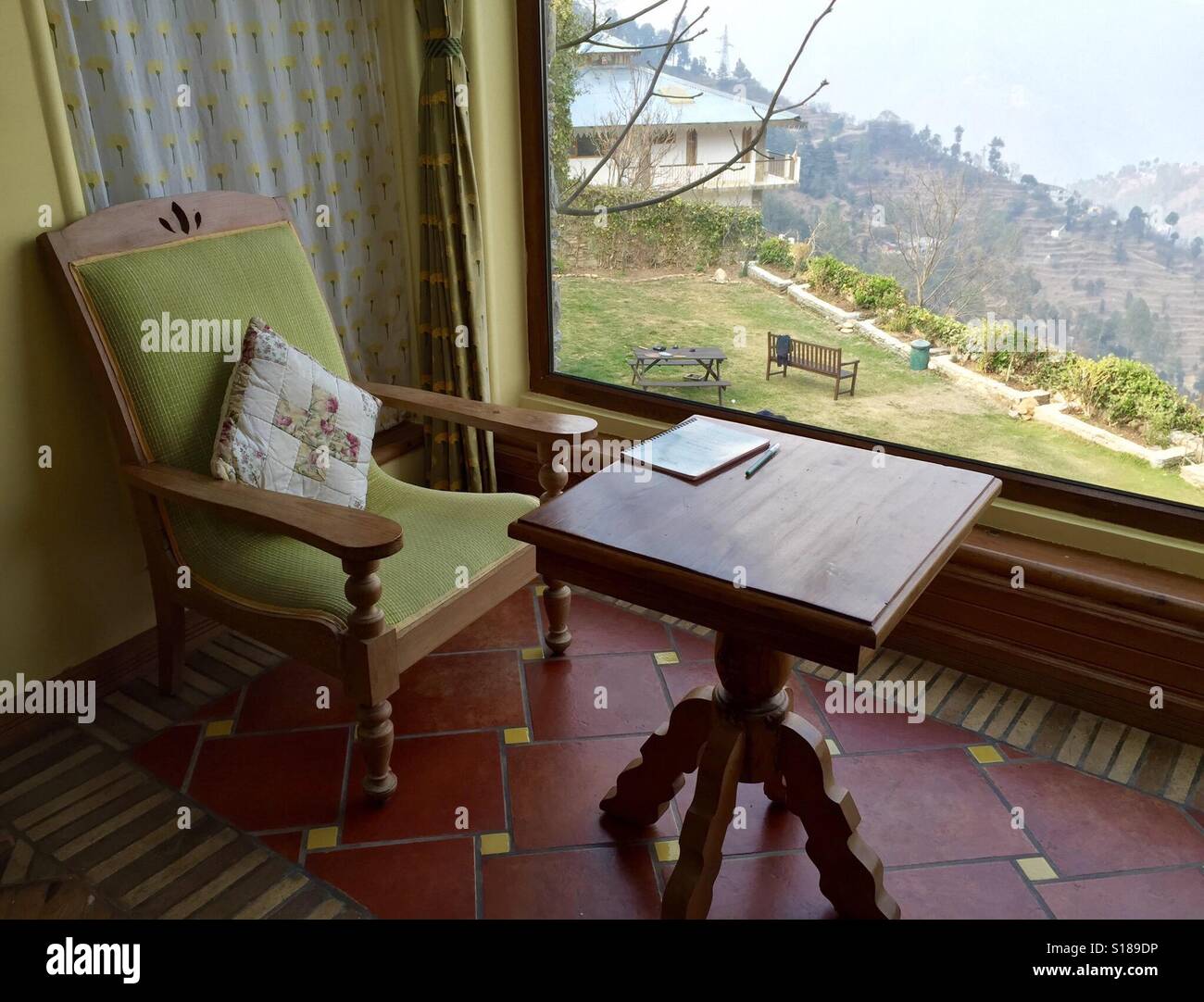 Writer's desk window hi-res stock photography and images - Alamy