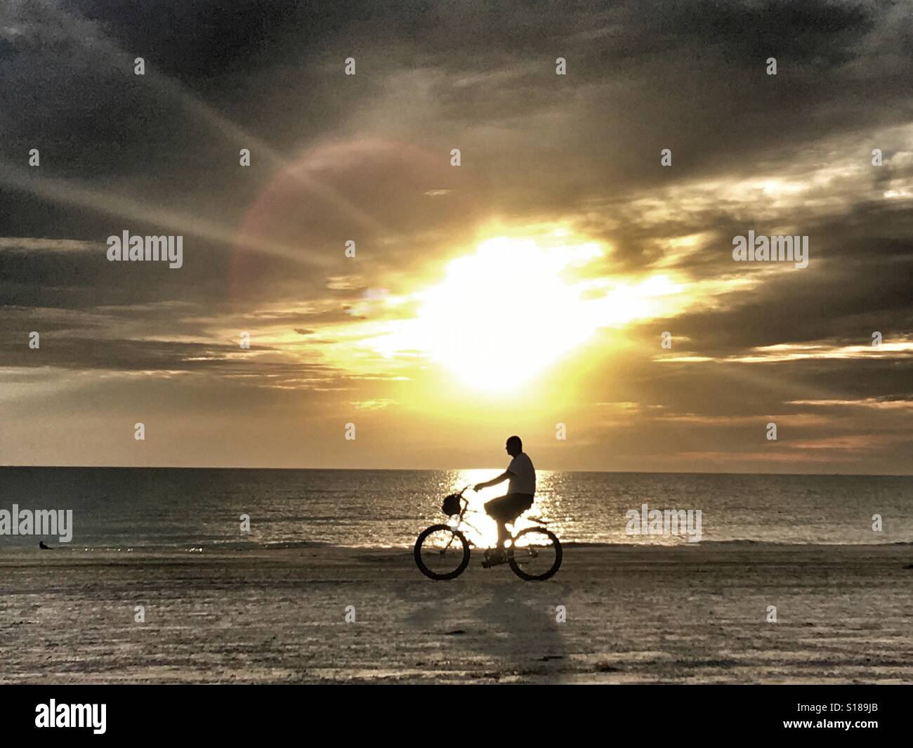 Bike ride at beach hi-res stock photography and images - Alamy
