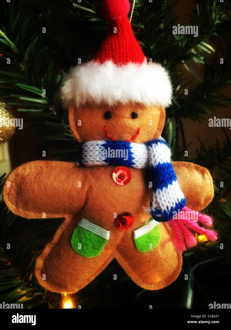 Gingerbread man christmas decoration hi-res stock photography and ...