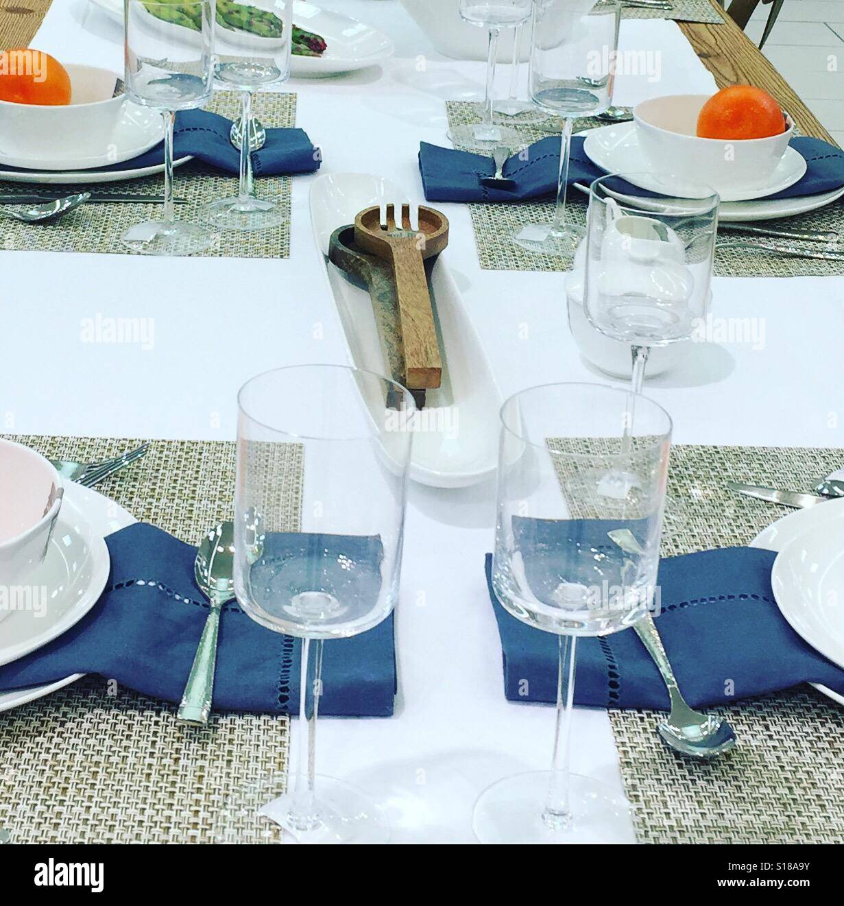 Perfectly arranged table hi-res stock photography and images - Alamy
