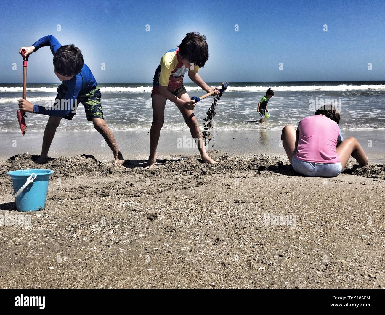 Children building a sand castle hi-res stock photography and images - Alamy