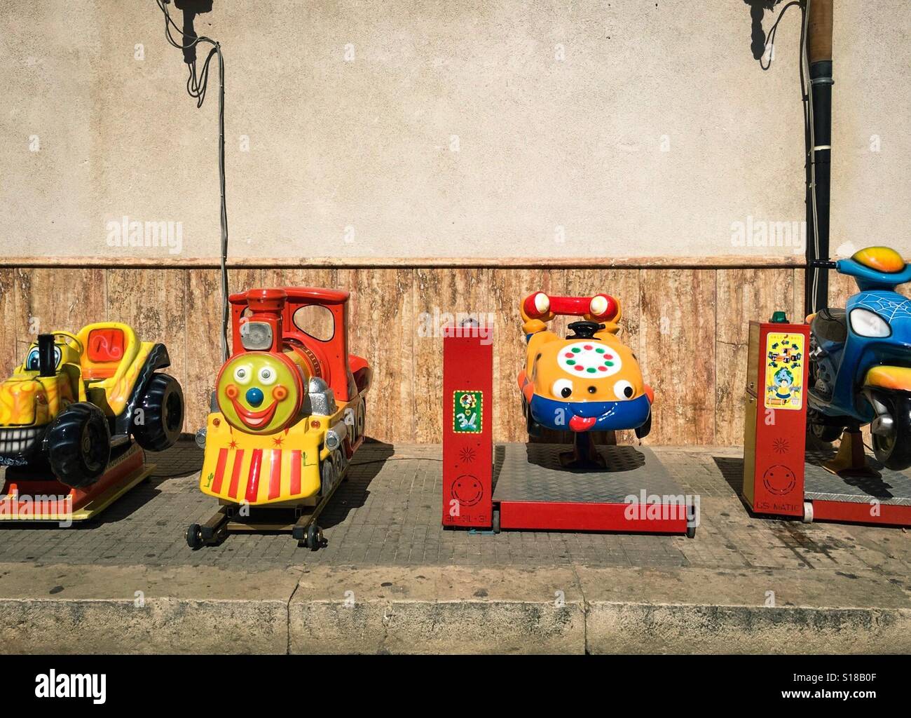 Childrens rides hi-res stock photography and images - Alamy