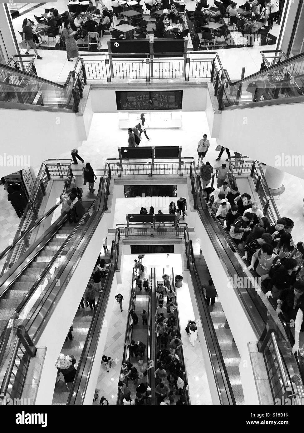 Escalators in mall hi-res stock photography and images - Alamy