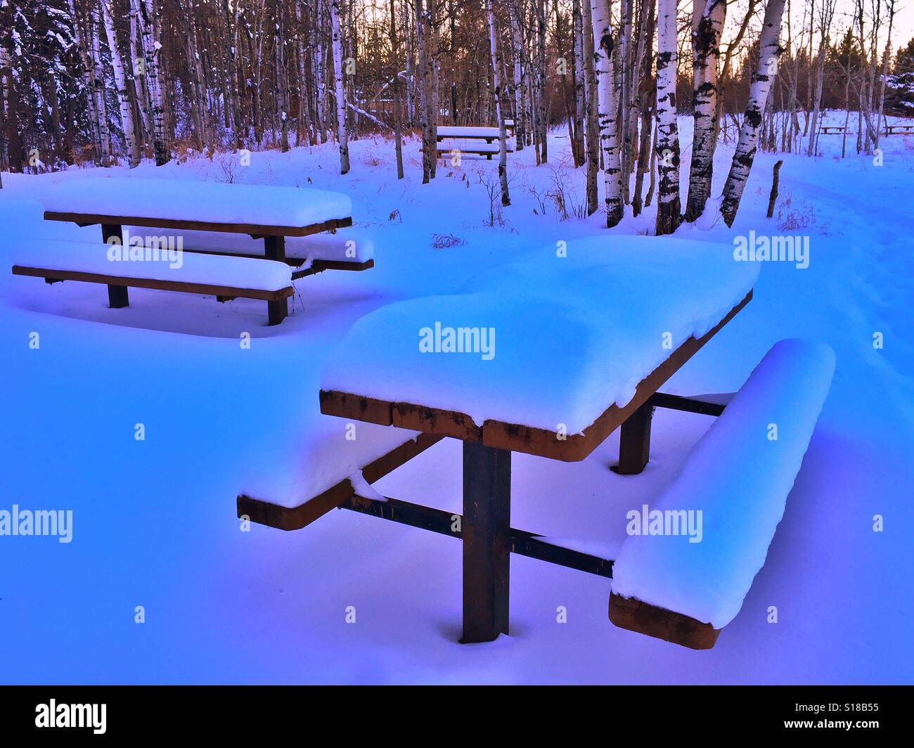 Frozen snow covered tables hi-res stock photography and images - Alamy