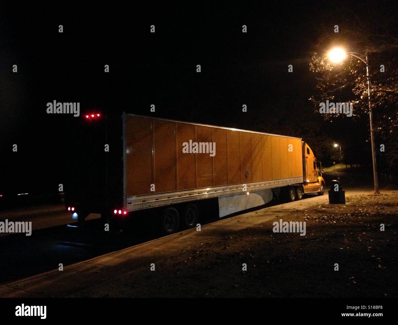 Semi tractor trailer hi-res stock photography and images - Alamy