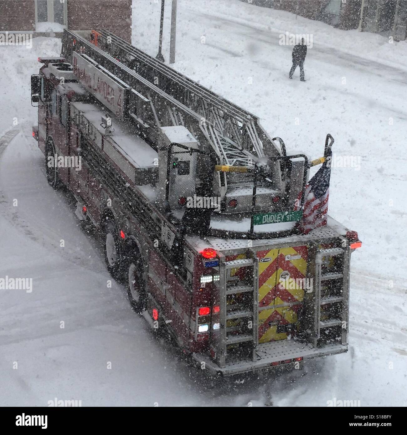 Fire truck aerial ladder fire hi-res stock photography and images - Alamy