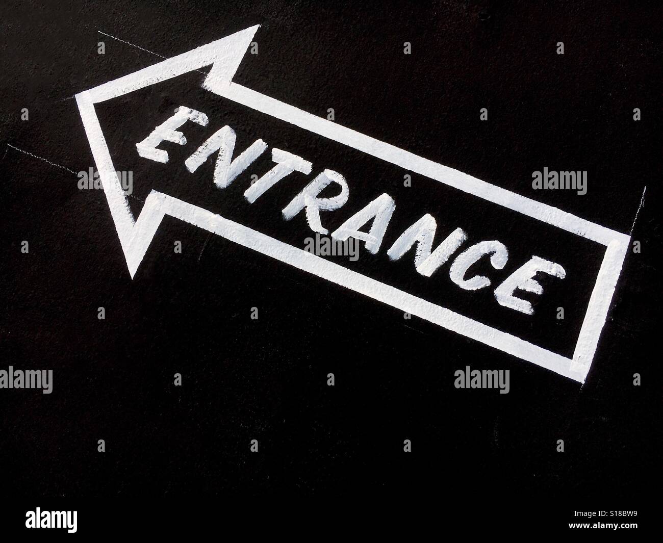 Arrow signage hi-res stock photography and images - Alamy