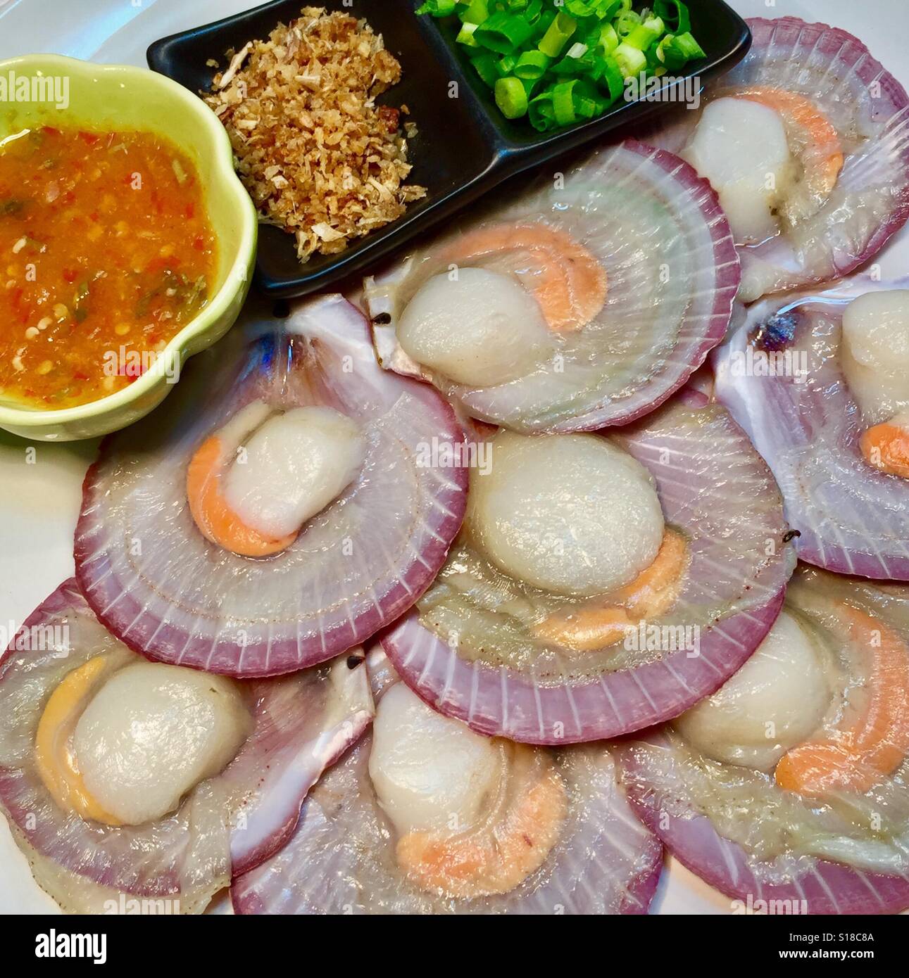 Plate of scallops hi-res stock photography and images - Alamy