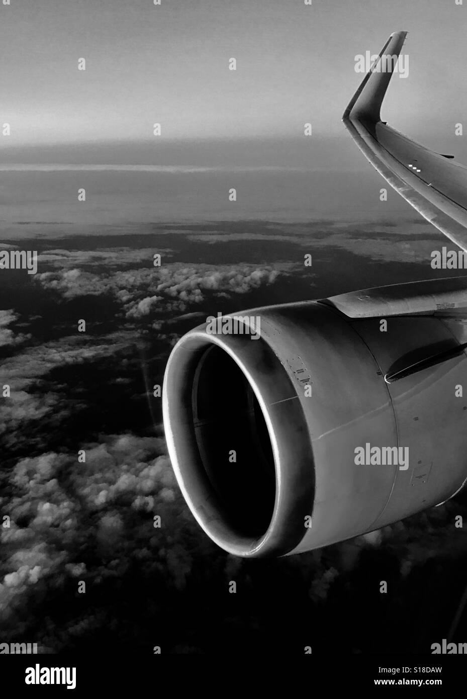 Engine flying hi-res stock photography and images - Alamy