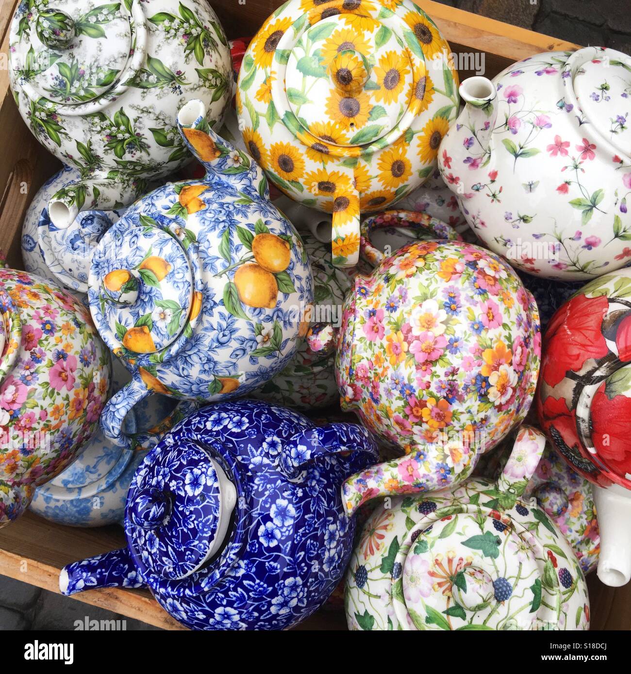 English teapots hi-res stock photography and images - Alamy