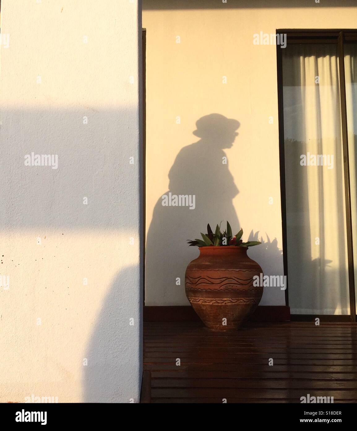 Lady outline hi-res stock photography and images - Alamy