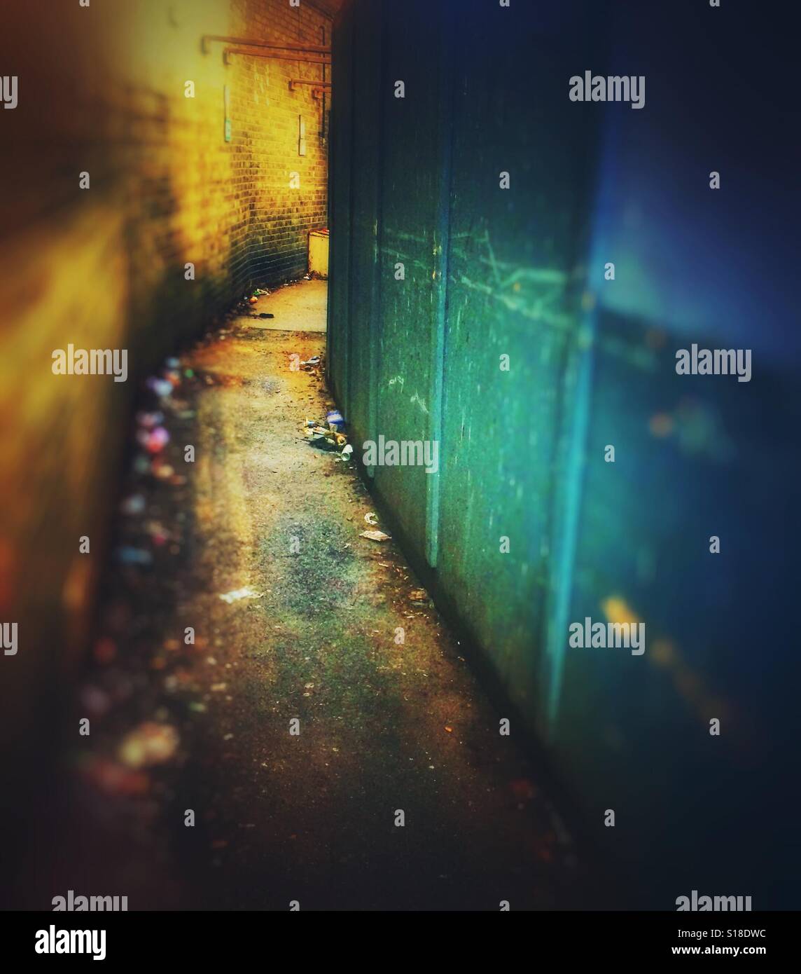 A back street alley Stock Photo - Alamy