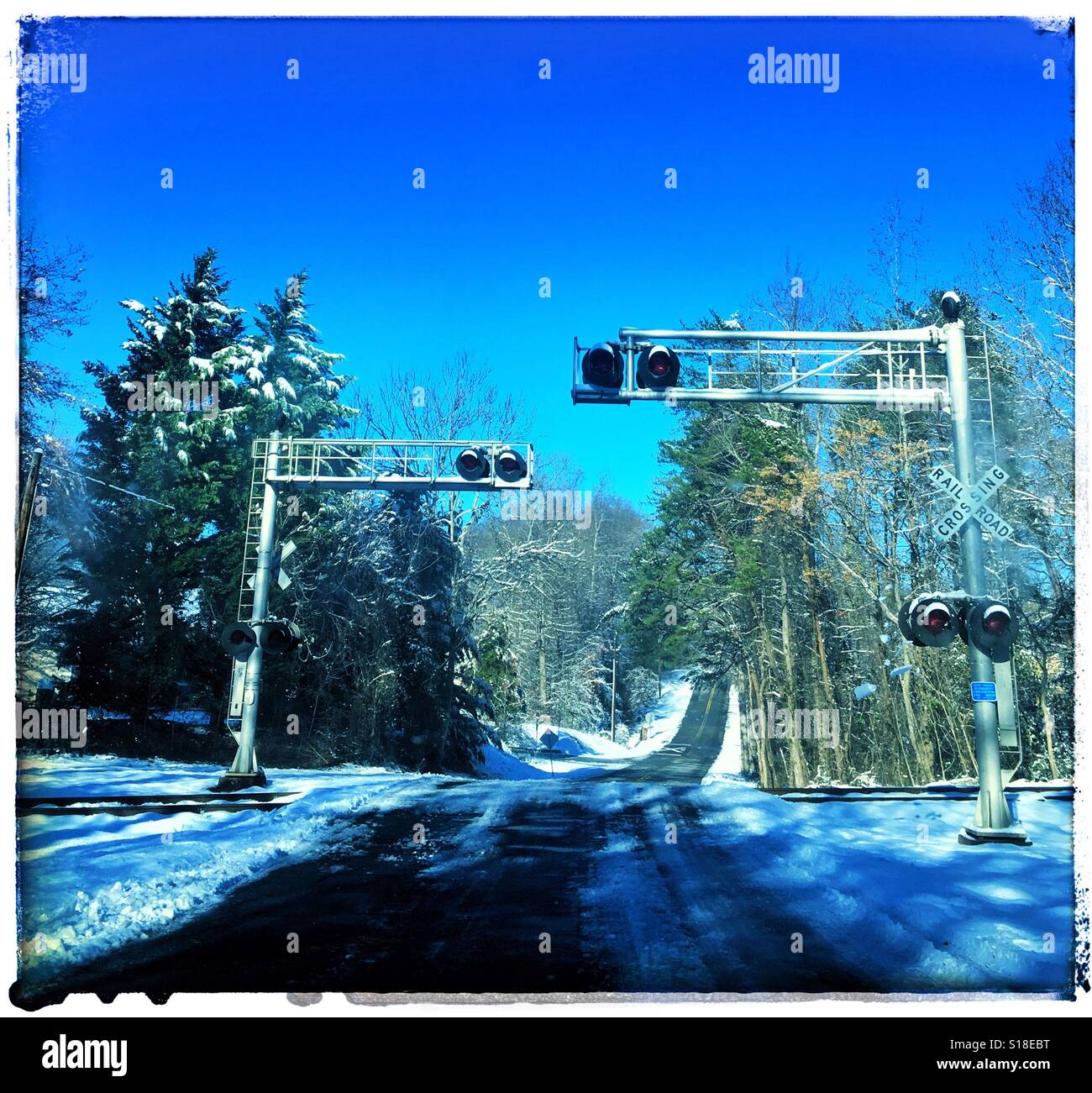 Rail road crossing hi-res stock photography and images - Alamy