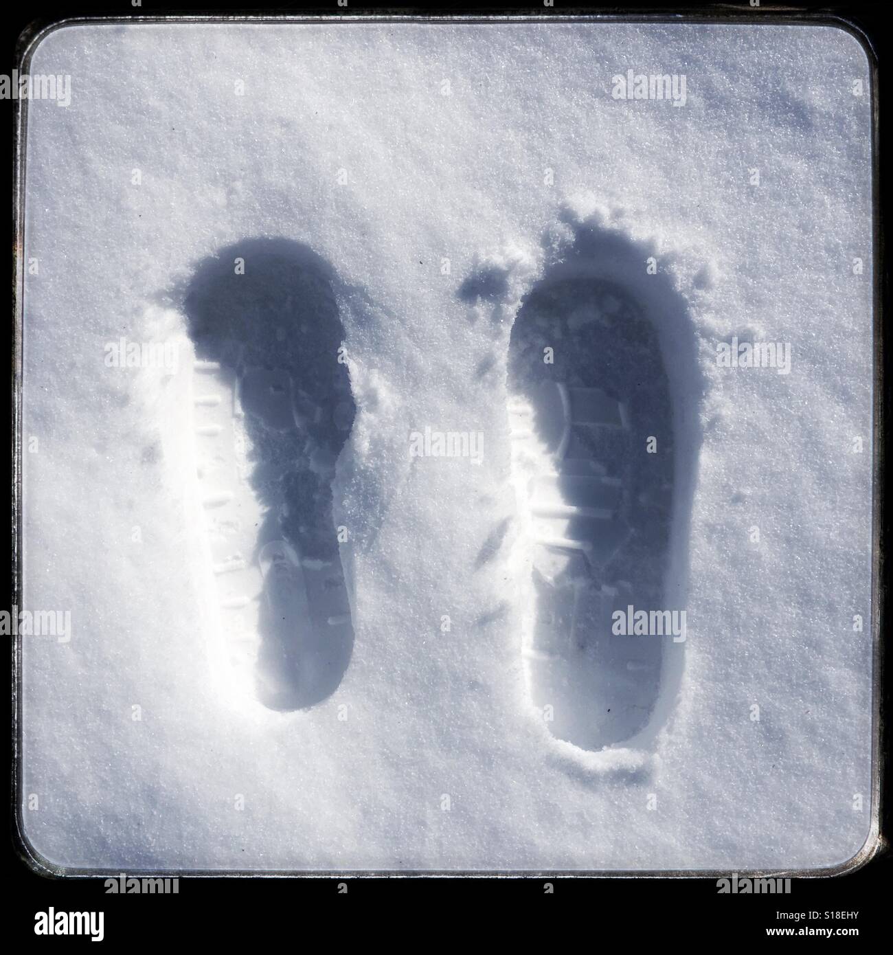 Foot prints in the snow hi-res stock photography and images - Alamy
