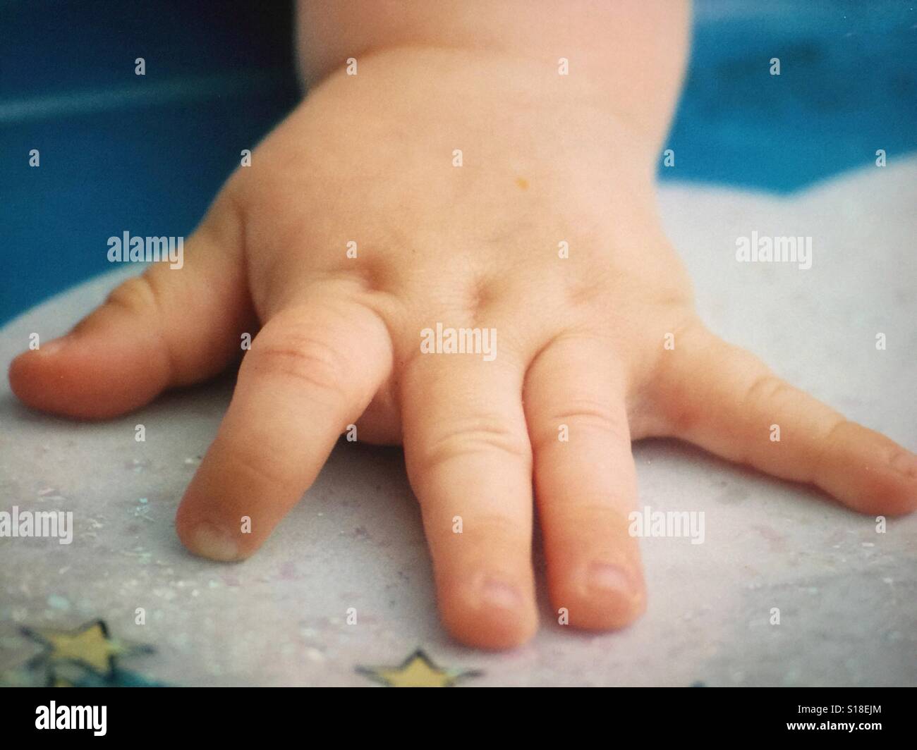 A child's hand with outstretched fingers Stock Photo - Alamy