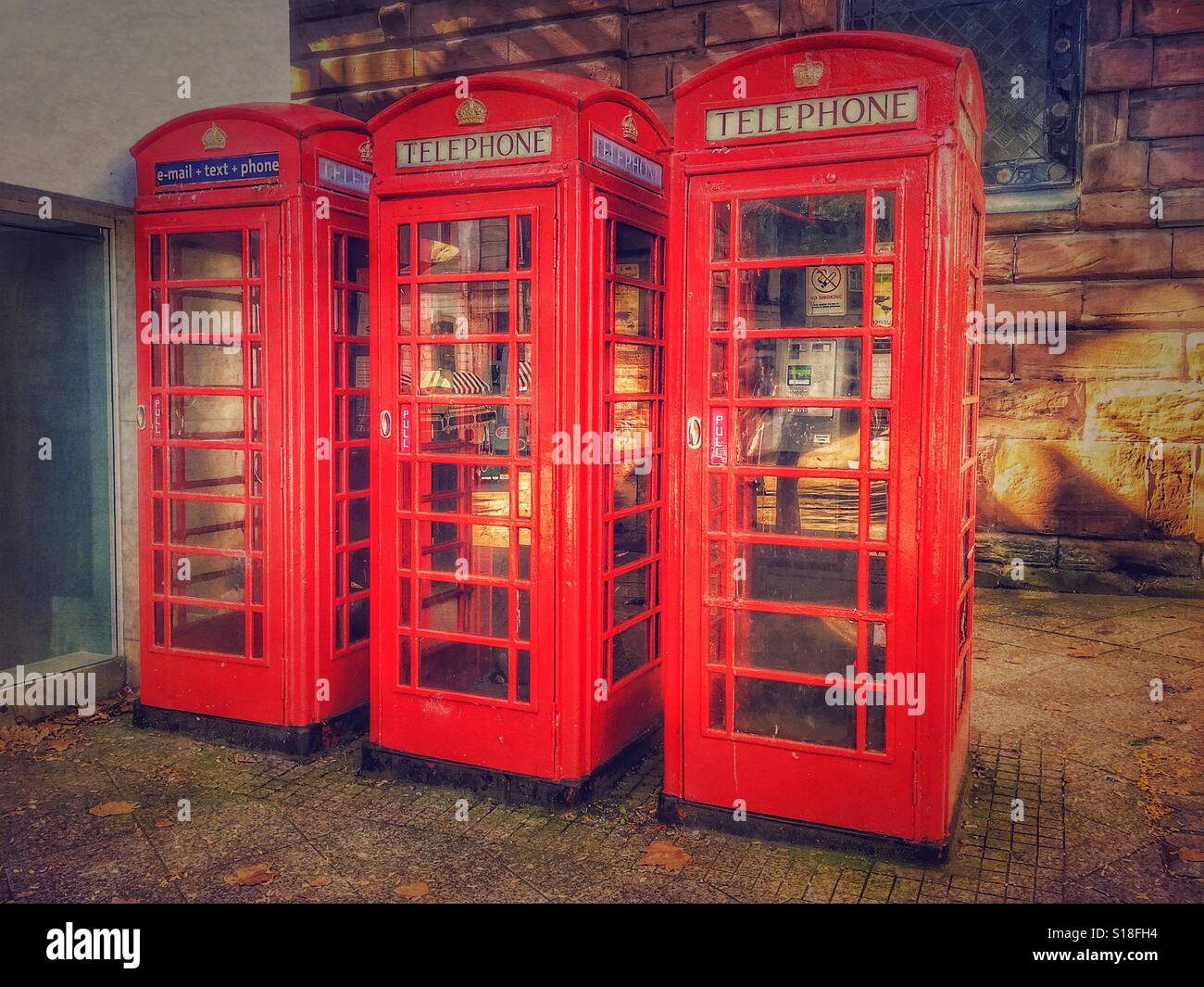English red telephone boxes Stock Photo - Alamy English red telephone boxes Stock Photo - Alamy