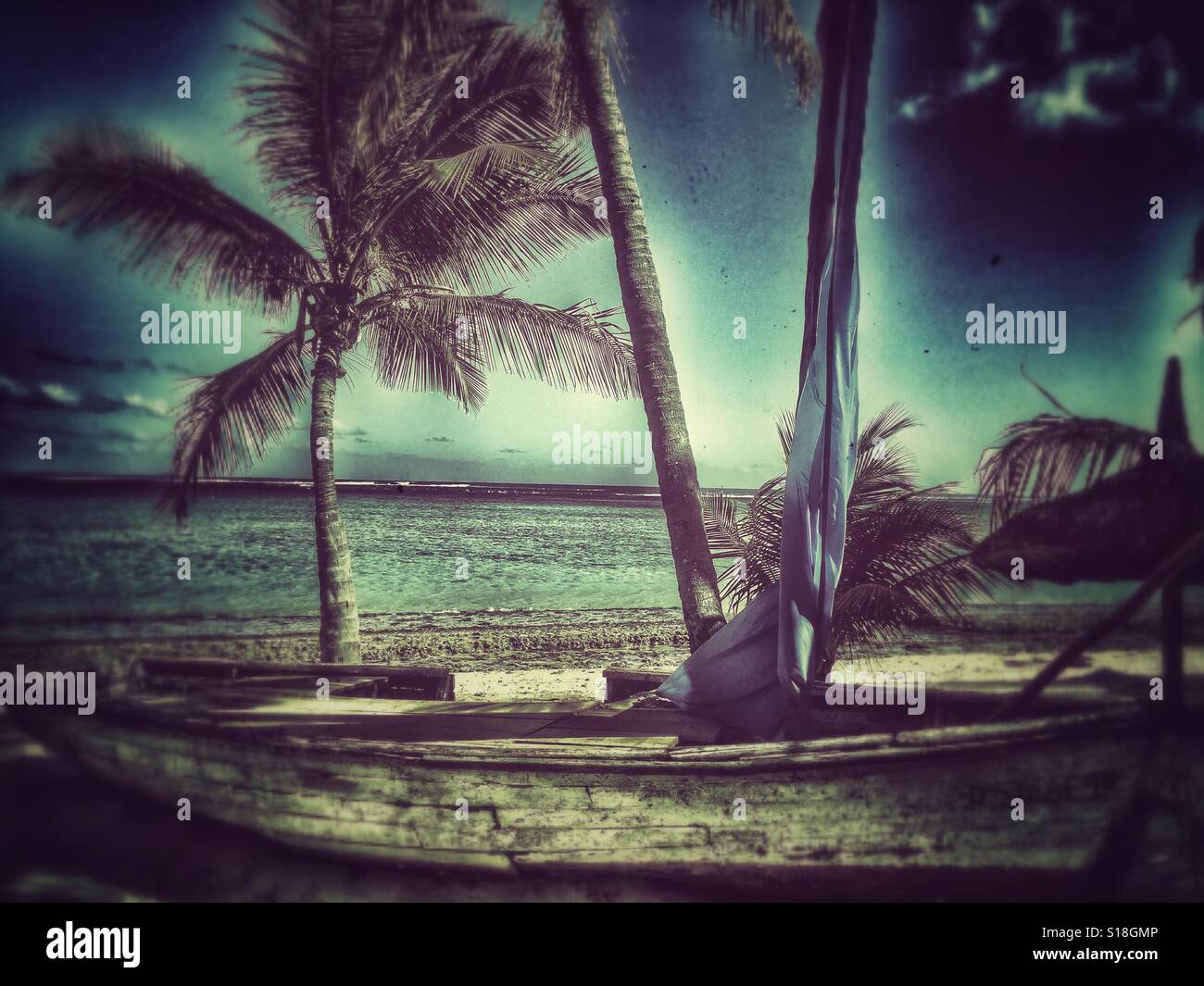 Vintage beach boat hi-res stock photography and images - Alamy