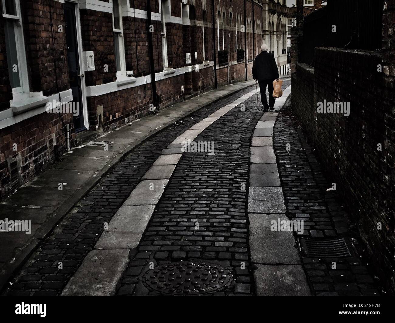 Old man walking hi-res stock photography and images - Alamy