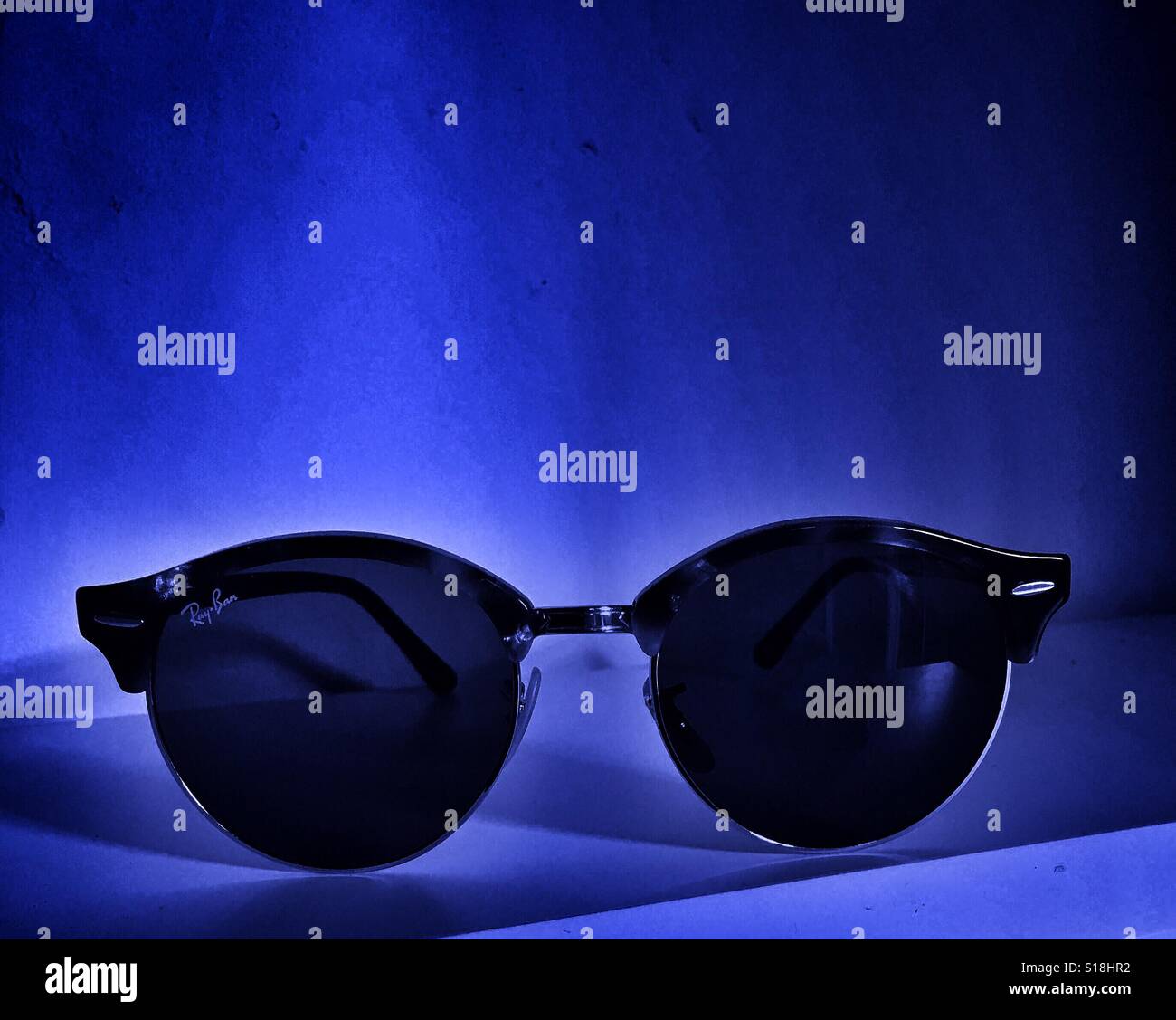Retro sunglasses hi-res stock photography and images - Alamy