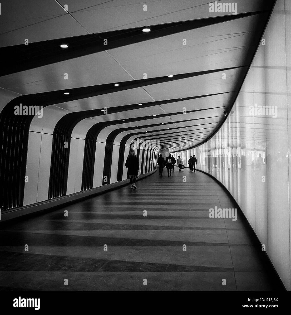 London underground tube wall Black and White Stock Photos & Images - Alamy