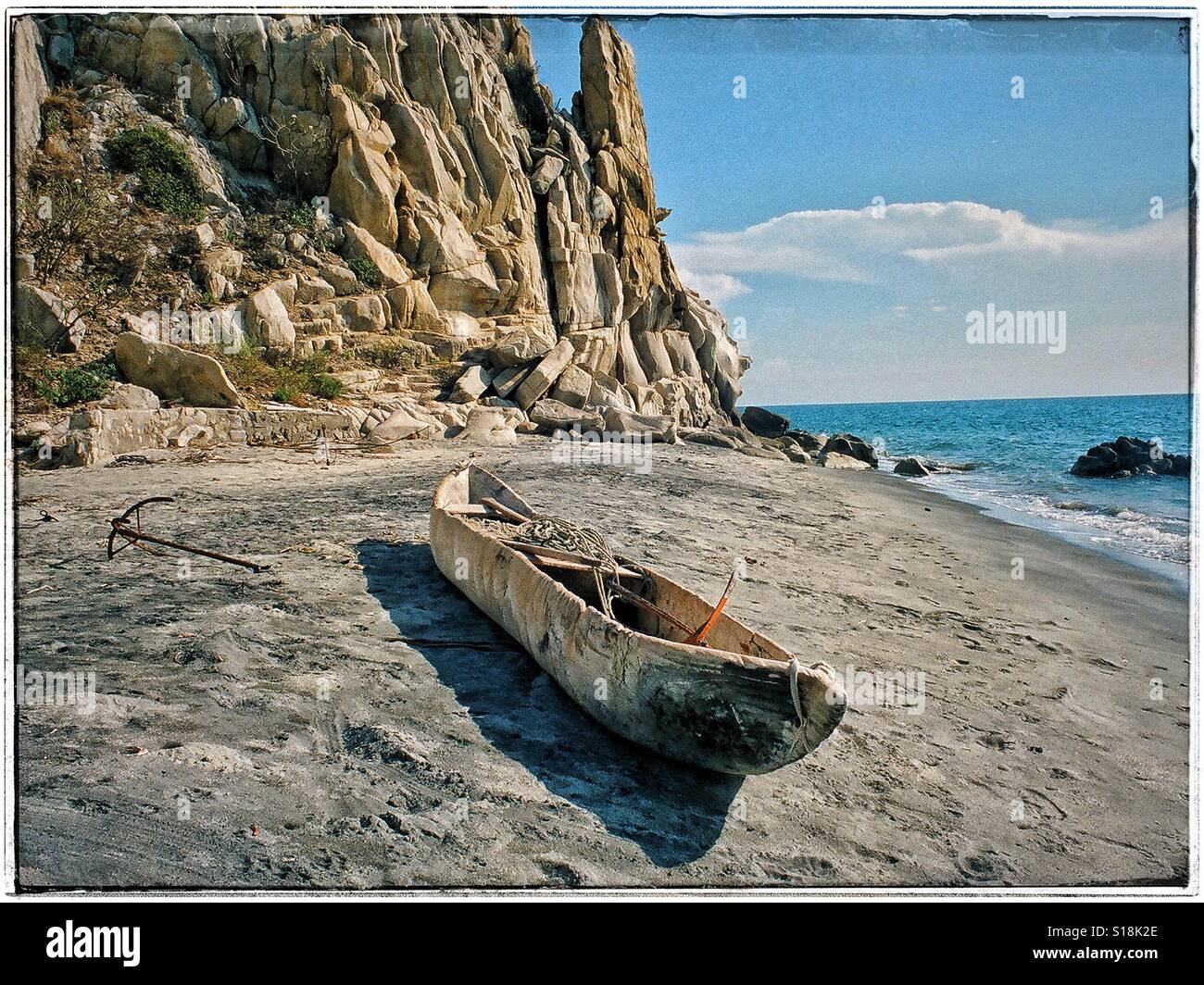 Old canoe hi-res stock photography and images - Alamy