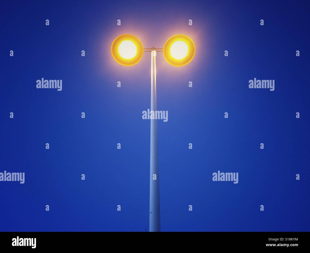 Street light lighting hi-res stock photography and images - Alamy